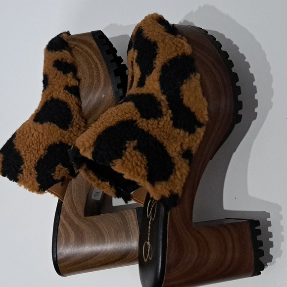 Jessica Simpson | Shoes | Jessica Simpson Tollia Cozy Platform Clogs ...